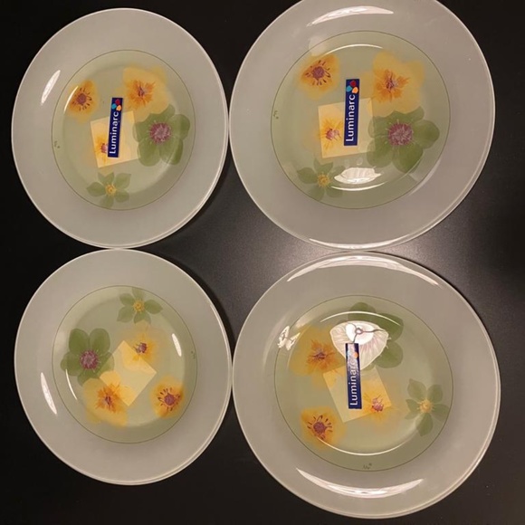 Luminarc | Dining | Luminarc Yellow Flowers Glass Plates Set Of Four ...